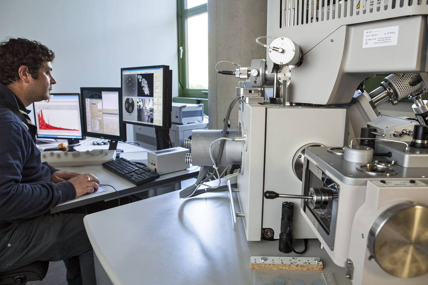 Microscopes - Electron microscopy Facility University of Lausanne